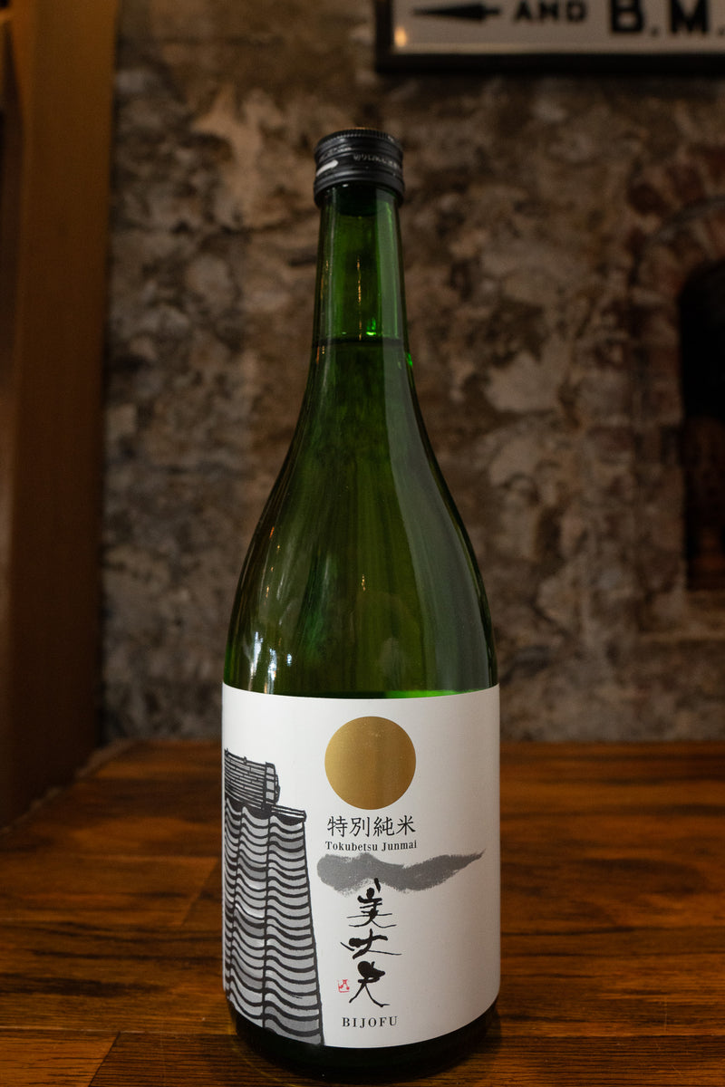 Bijofu Tokubetsu Junmai Sake, 'The Gentleman' 720ml – The Wine Store
